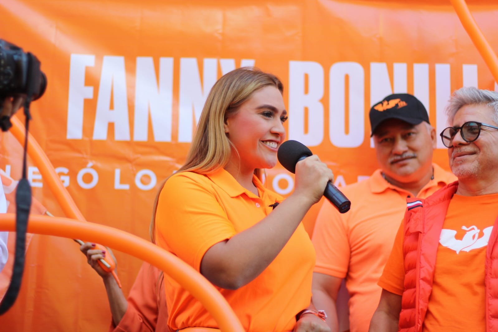 ¡Lleva los ‘fosfo fosfo’ bien puestos! Fanny Bonilla se registra para ...