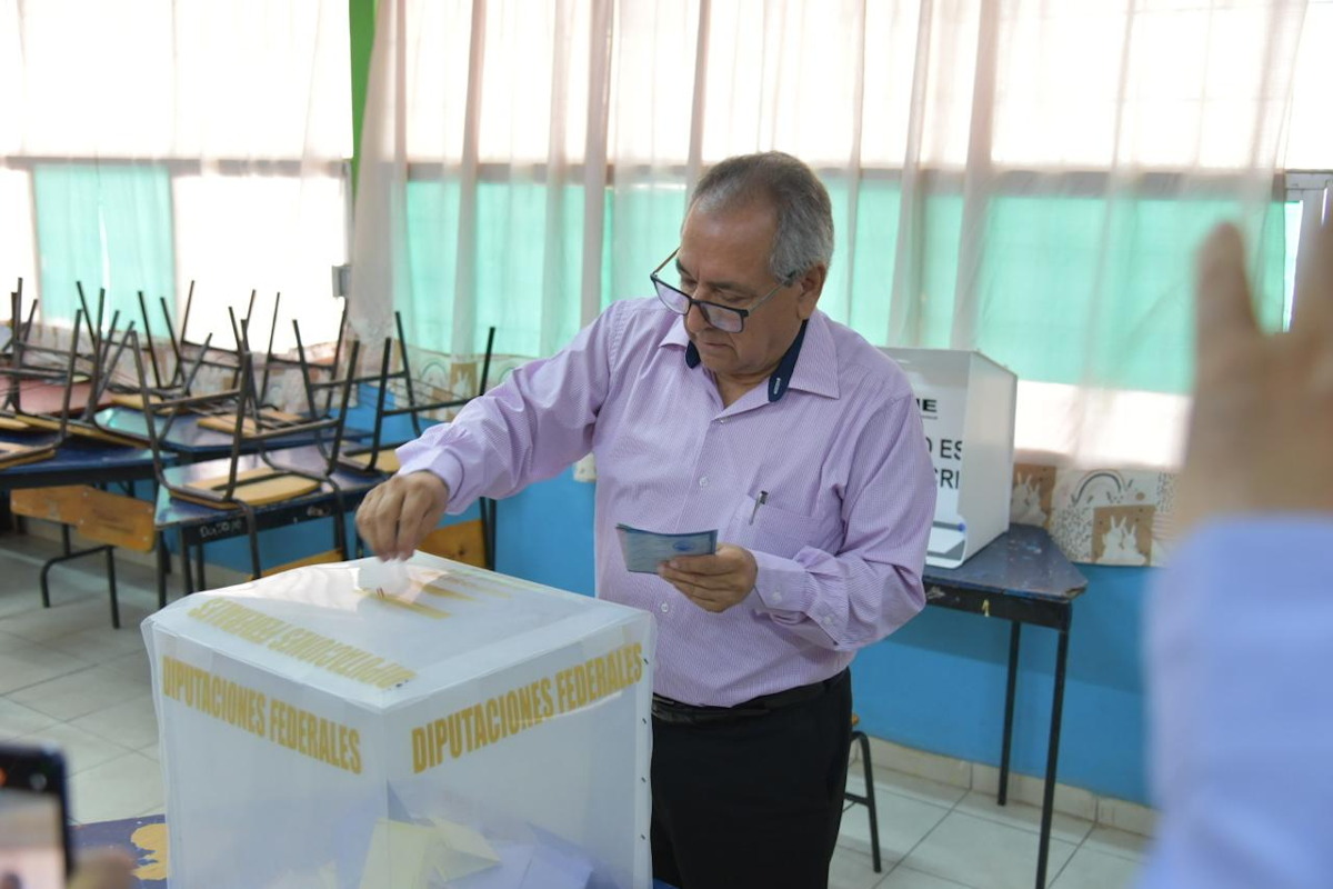 Diputado Ambrocio Chávez emite su voto y destaca la importancia ...