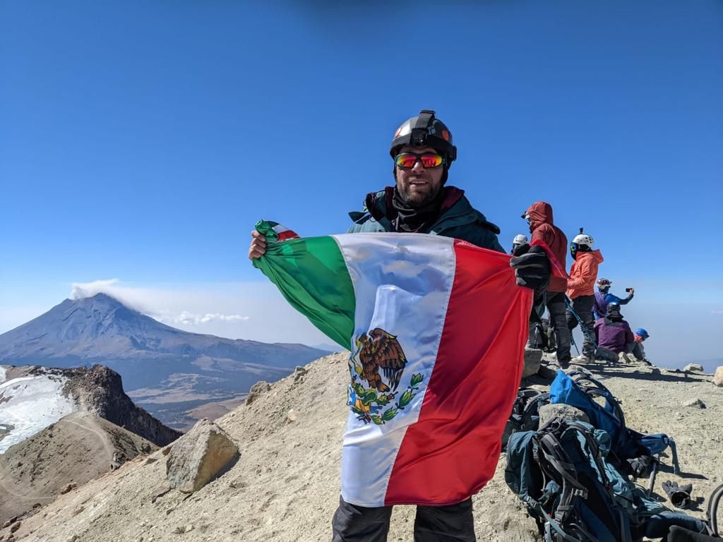 El alpinista sinaloense David Monárrez va por la montaña más alta de ...