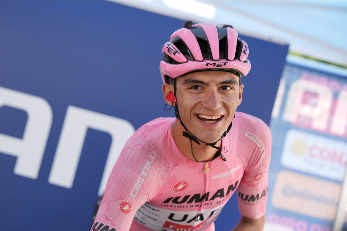 Isaac del Toro mantiene liderato tras una difícil etapa 16 en el Giro ...