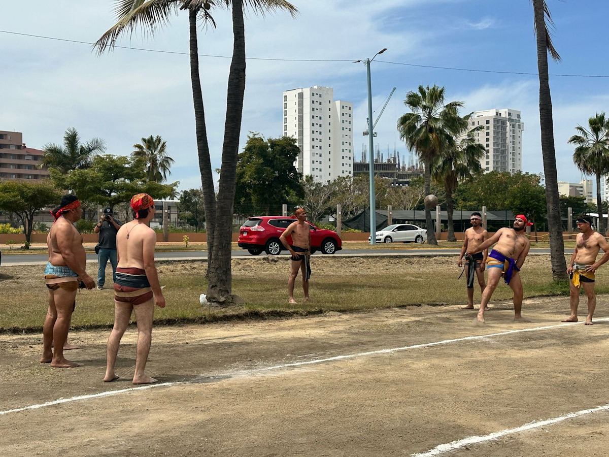 En Mazatlán buscan rescatar un tesoro ancestral: la Ulama, el juego con ...
