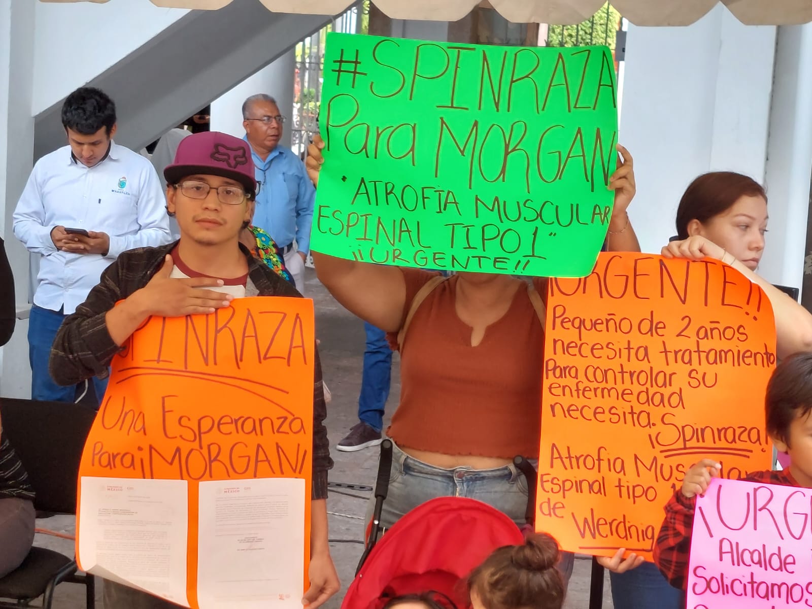 Morgan de 2 años de edad sufre atrofia muscular tipo 1; sus padres ...