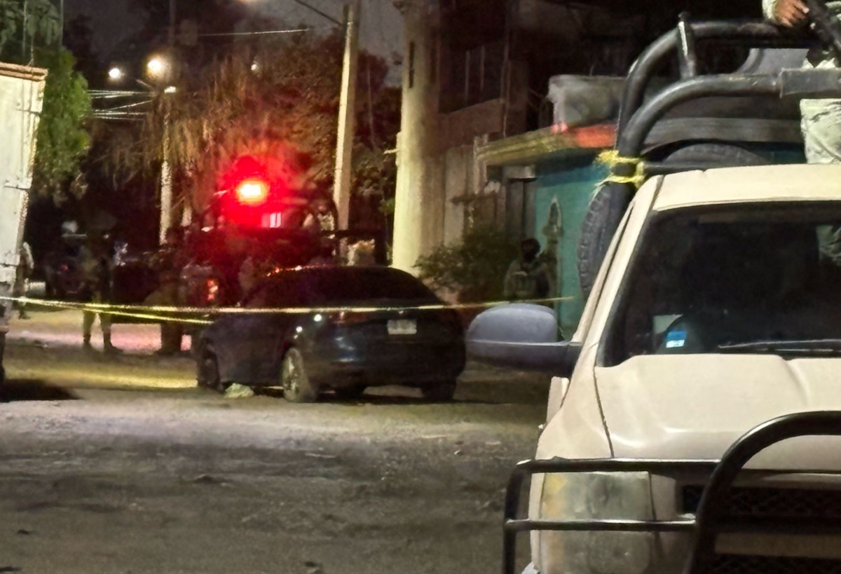 Tras persecución a balazos aseguran un carro en la colonia La Costera ...