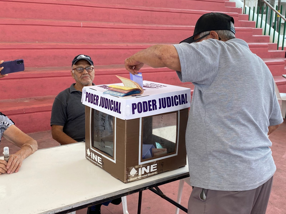 Con tranquilidad, inician las votaciones en la cancha Martiniano ...
