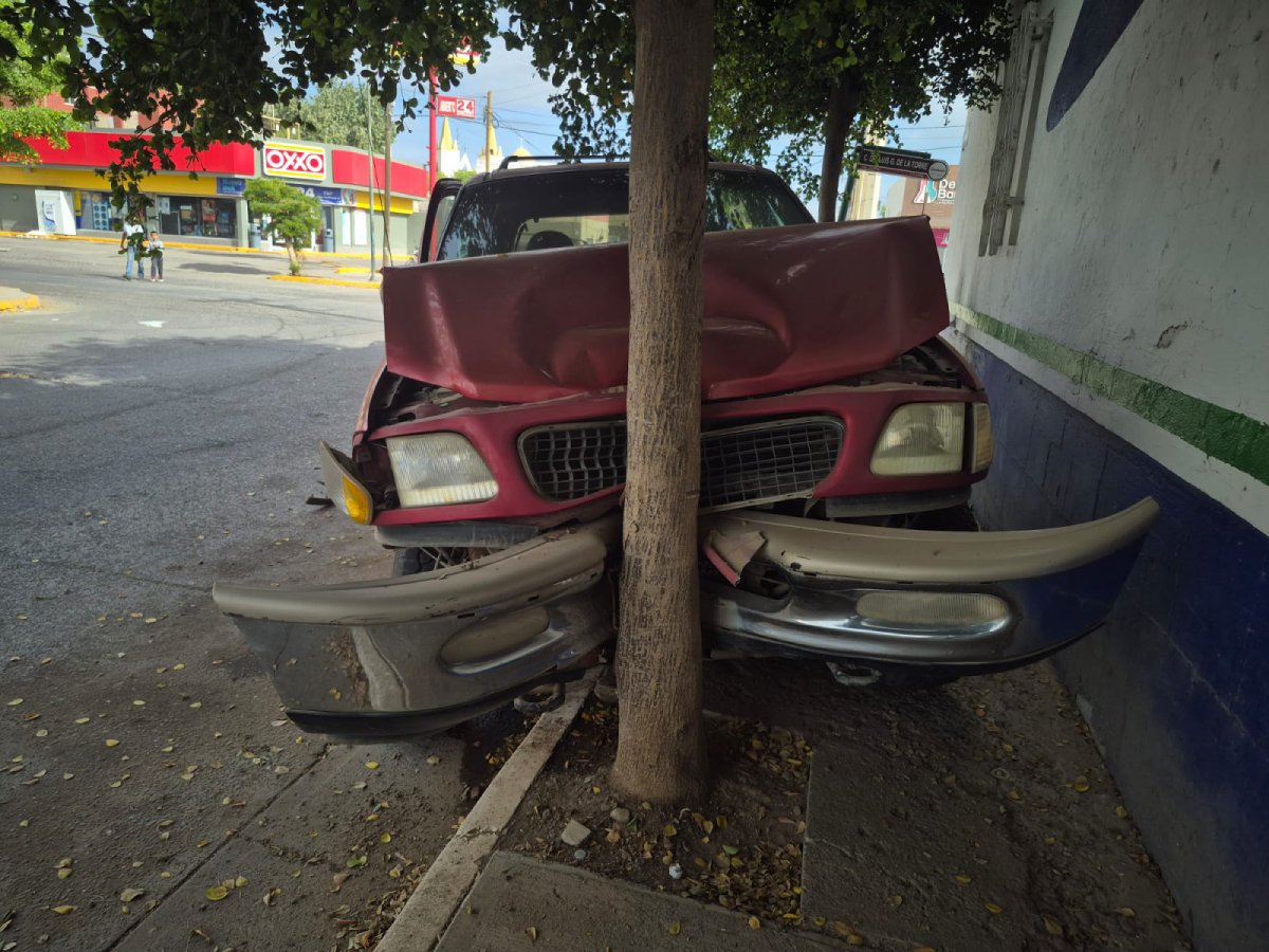 Fuertes daños materiales deja un choque en el centro de Guasave | Los ...