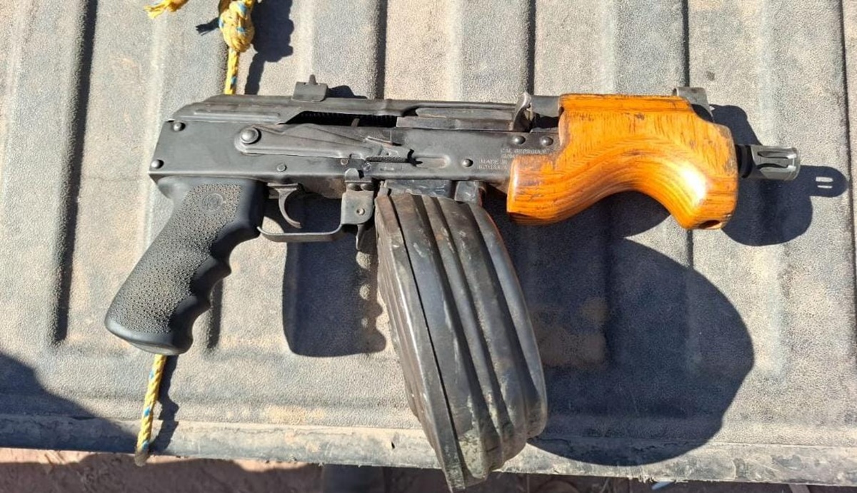 ¡Traía un arma larga! Localizan y aseguran vehículo del que arrojaron ...