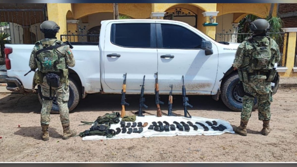 Militares aseguran armas largas, autos y cartuchos en Culiacán | Los Noticieristas