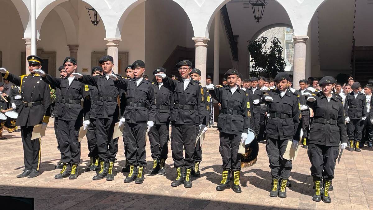 Boinas Negras Culiacán rinde homenaje a la Bandera, el Ejército y la ...