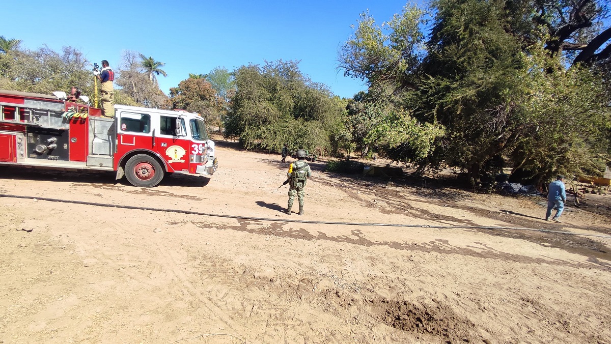 Explosión de cisterna cargada con mil litros de diésel moviliza los ...