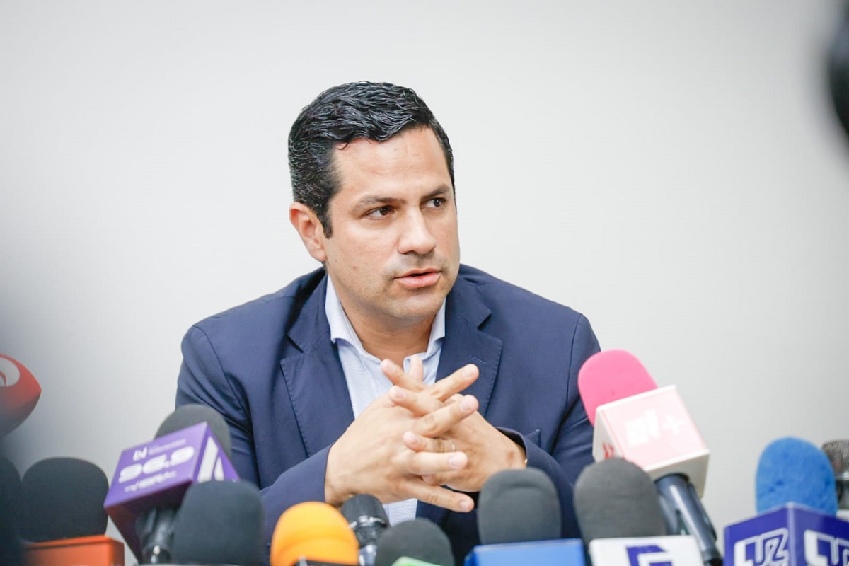 Diputado niega conexión irregular de energía en plaza de la que es accionista en Mazatlán | Los ...