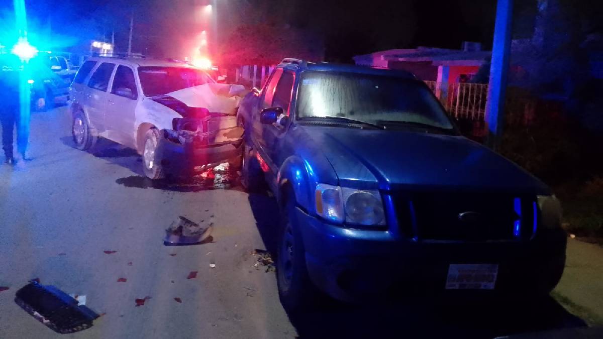 Mujer choca su unidad contra dos vehículos en Guasave y resulta lesionada | Los Noticieristas