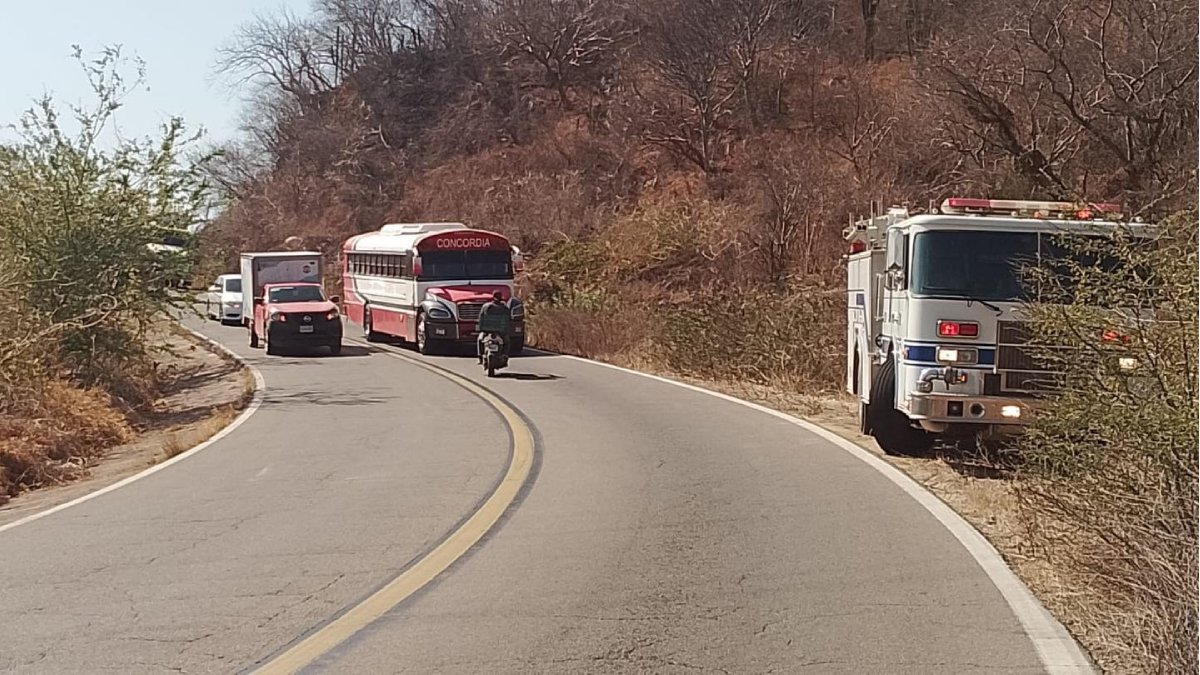 Cierran circulación en carretera libre México 15 por accidente de tracto-camión en Concordia ...