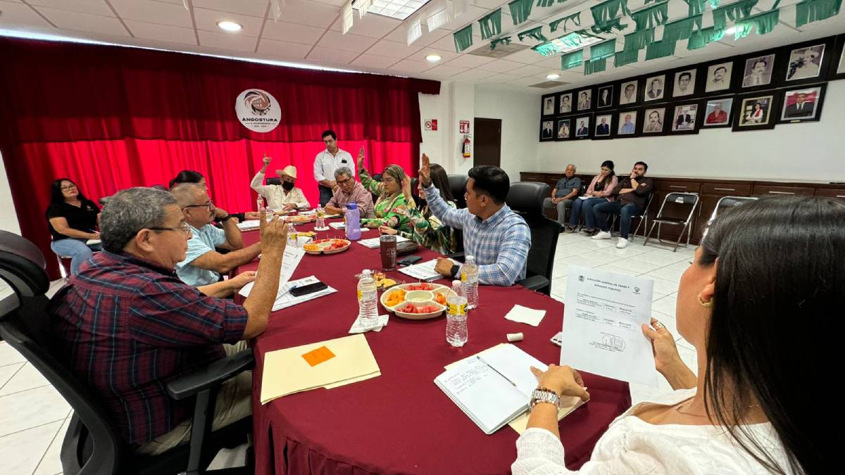 Con detalles alcalde, Miguel Ángel Angulo hace entrega al cabildo ...