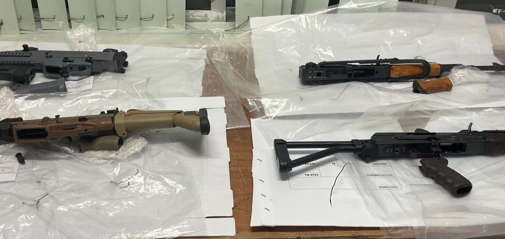 Vinculan A Dos Personas Por El Delito De Portación De Arma