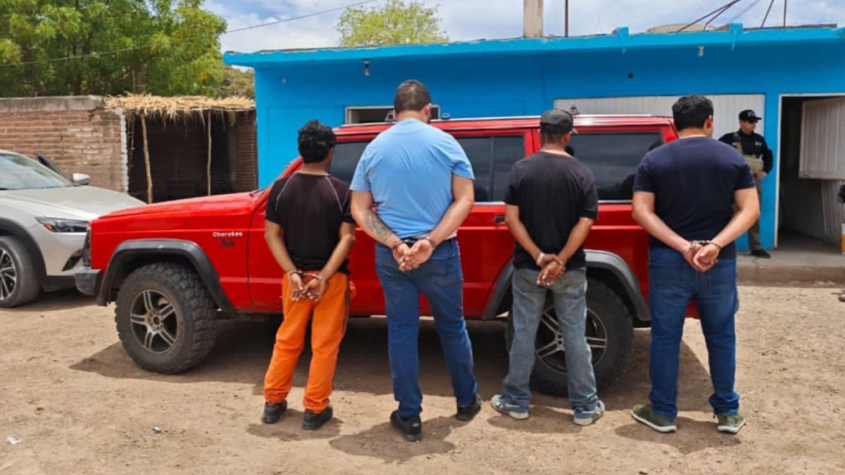 Detienen a cuatro civiles y aseguran armas y droga en operativo en la sindicatura de Alhuey, en ...