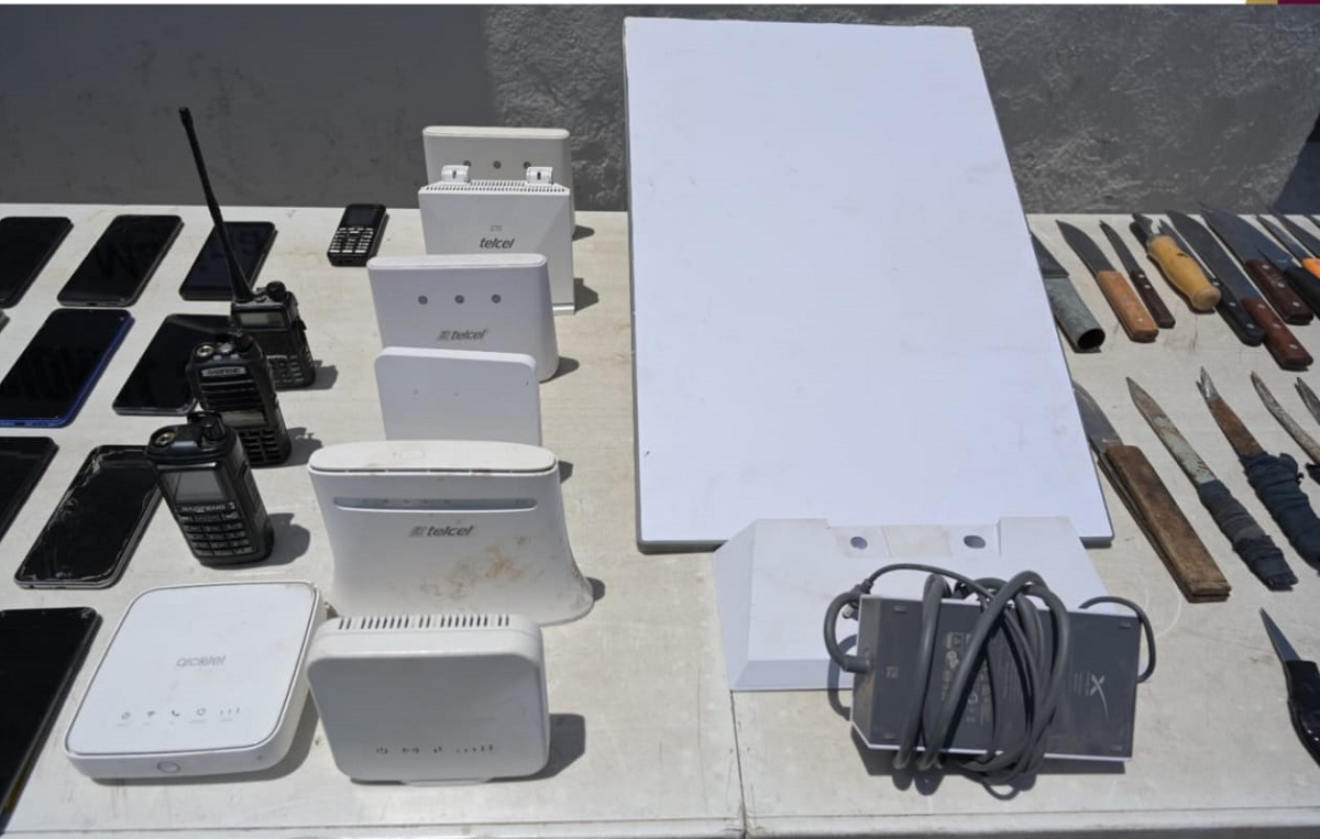 ¡Cuarta revisión! Decomisan 10 armas largas, pistolas, drogas y otros objetos del delito en ...