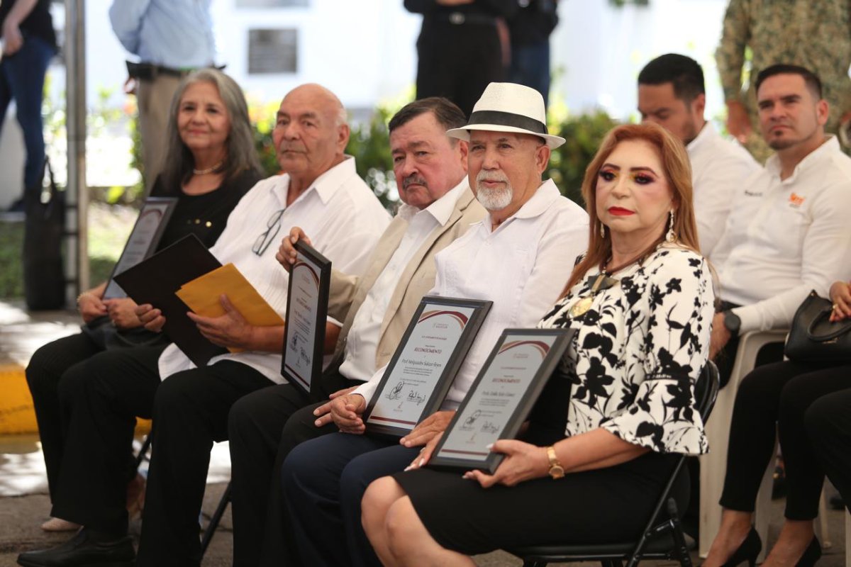 Por su trayectoria profesional, plasman y hasta homenajean el nombre de ...