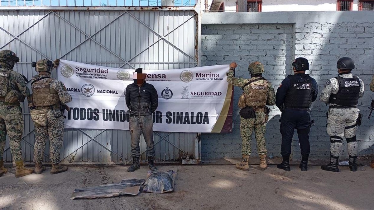 ¡Traía un AK-47! Detienen a hombre en operativo en Matatán, Rosario ...