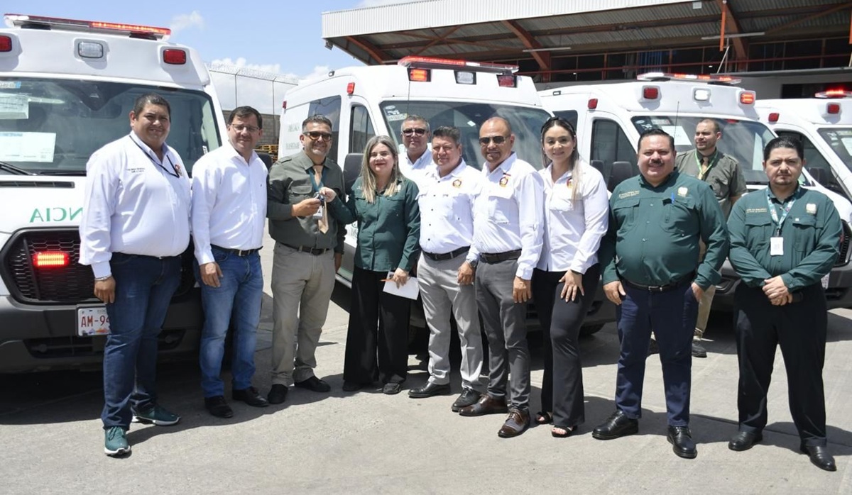 Recibe IMSS 29 ambulancias equipadas para beneficio de la población ...