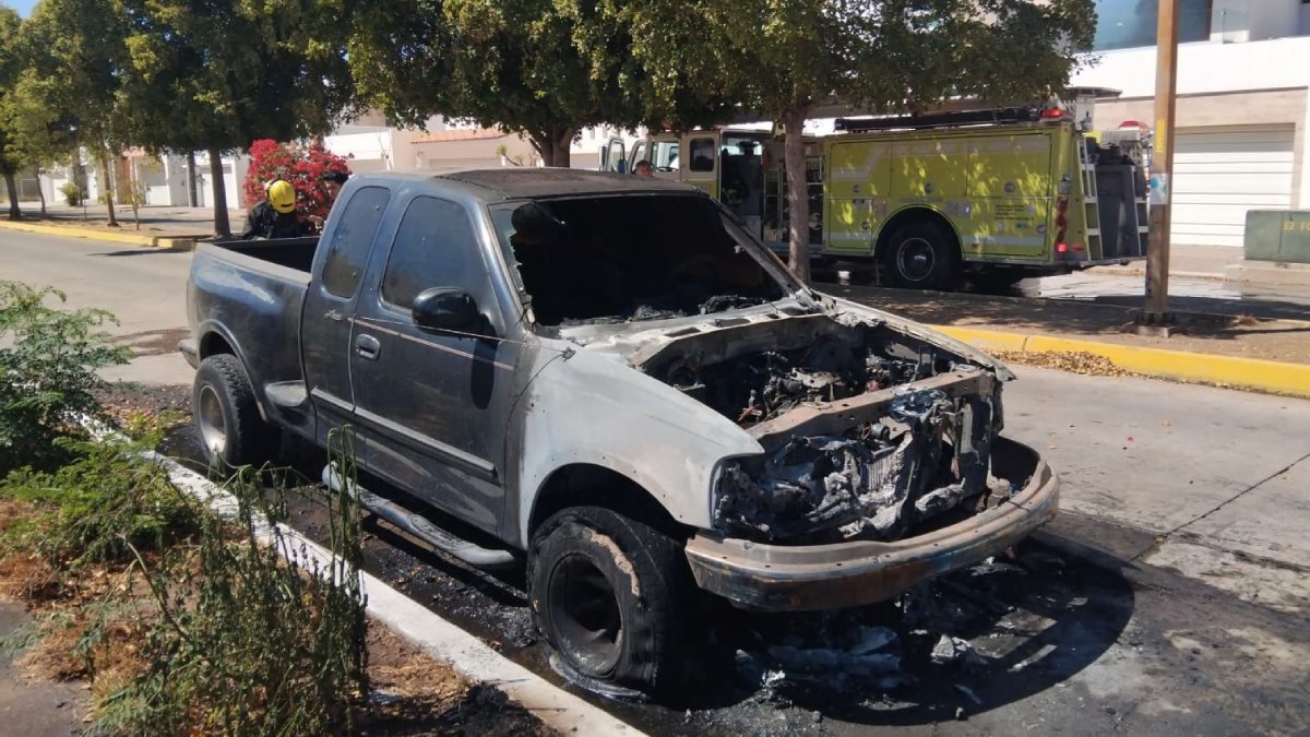 Estando estacionada se incendia una camioneta en el sector Tres Ríos de ...