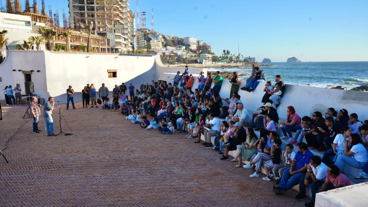 Kyle Rowland, leyenda del blues, contagia su pasión por la armónica a ...