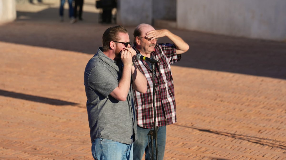 Kyle Rowland, leyenda del blues, contagia su pasión por la armónica a ...