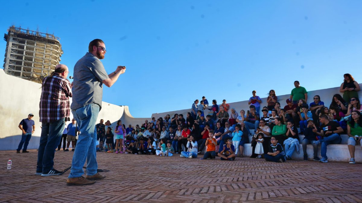 Kyle Rowland, leyenda del blues, contagia su pasión por la armónica a ...