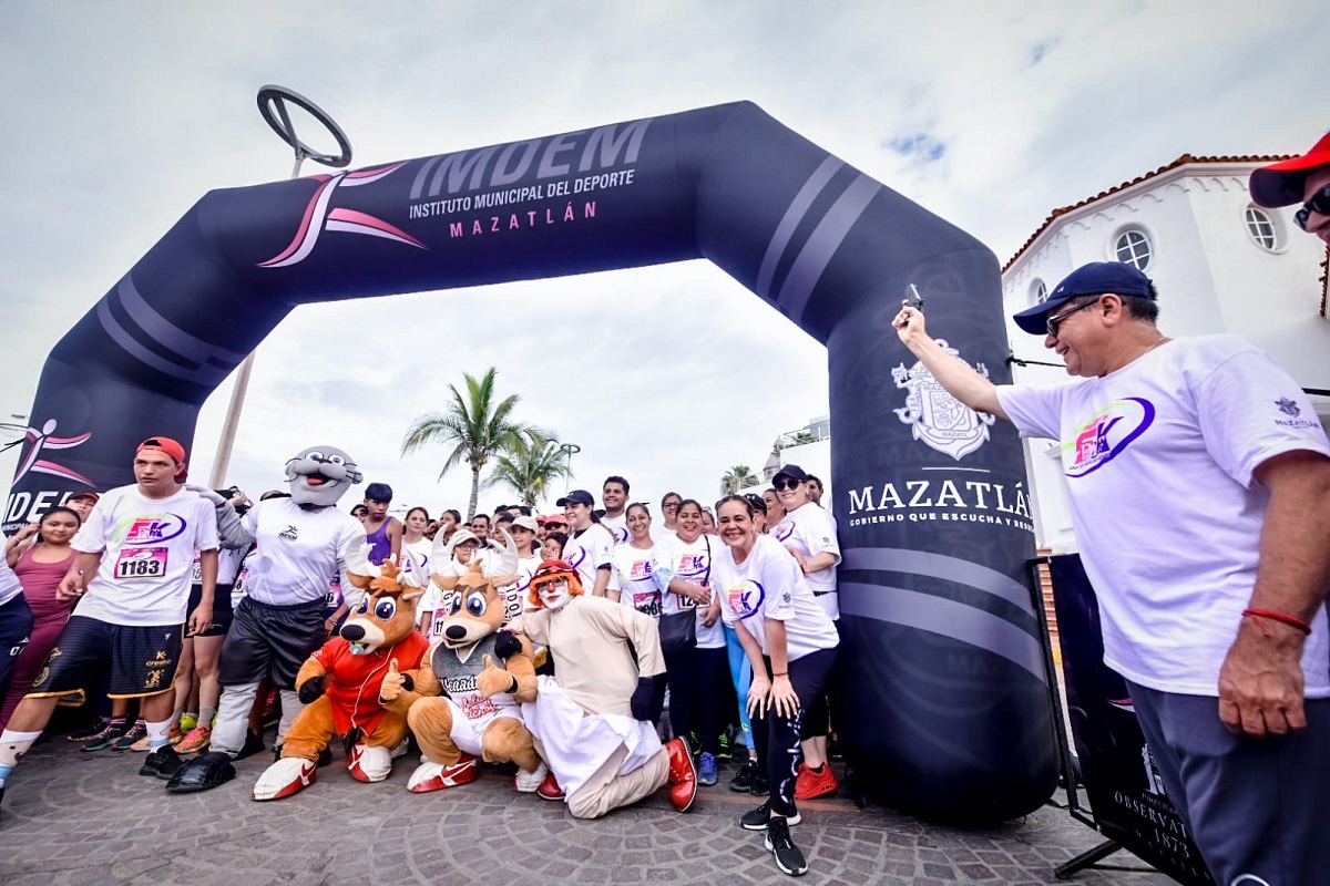 Corren en favor de los adultos mayores de Mazatlán, con éxito realizan ...