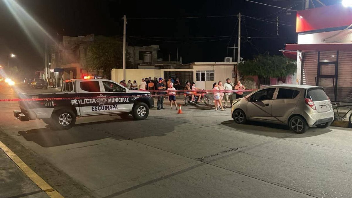 Mujer es asesinada a balazos durante presunto intento de asalto en Escuinapa | Los Noticieristas