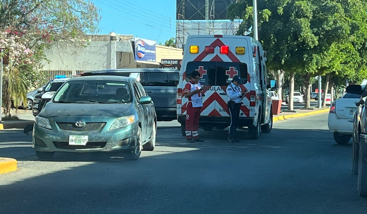 Mujer resulta lesionada al registrarse un choque en el sector Ermita, en Guasave | Los Noticieristas