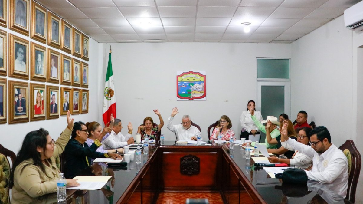Nombran a nuevo tesorero municipal en Escuinapa, en sesión ...