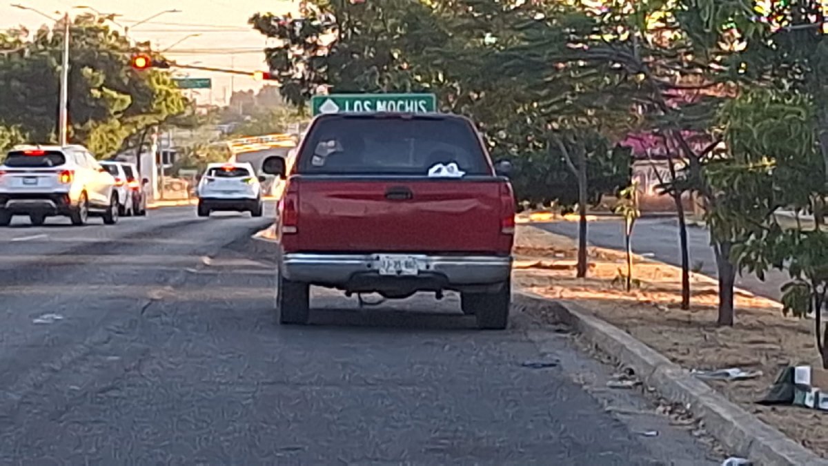 ¡Ponchallantas sobre el Lola Beltrán de Culiacán! Ocho vehículos ...