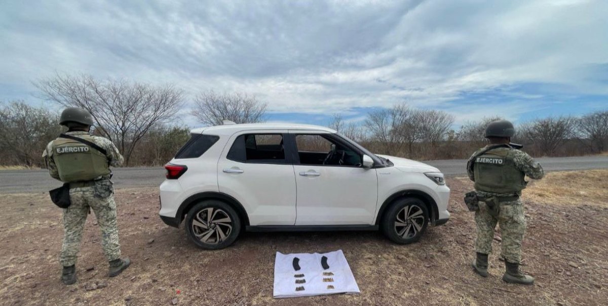 Militares aseguran automóvil con reporte de robo y municiones al norte de Culiacán | Los ...