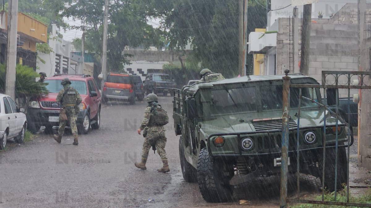 Grupo armado ‘revienta’ portón y quema vivienda en Villa Bonita, Culiacán | Los Noticieristas