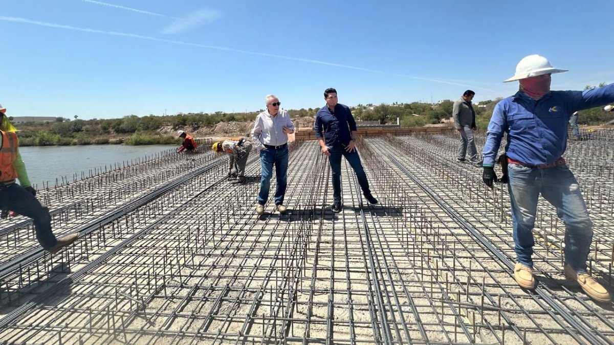 Gobernador Rocha Moya supervisa puente sobre el río Humaya, ya supera ...