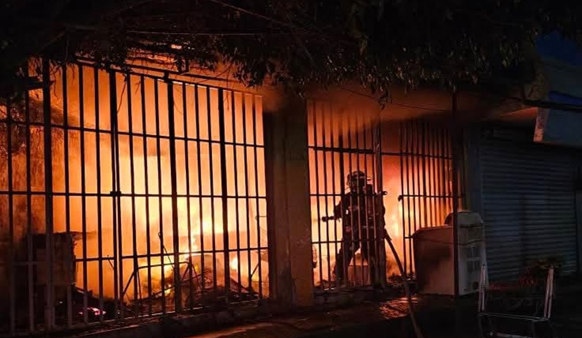 Incendio consume local comercial en fraccionamiento Tellerías, de Mazatlán | Los Noticieristas