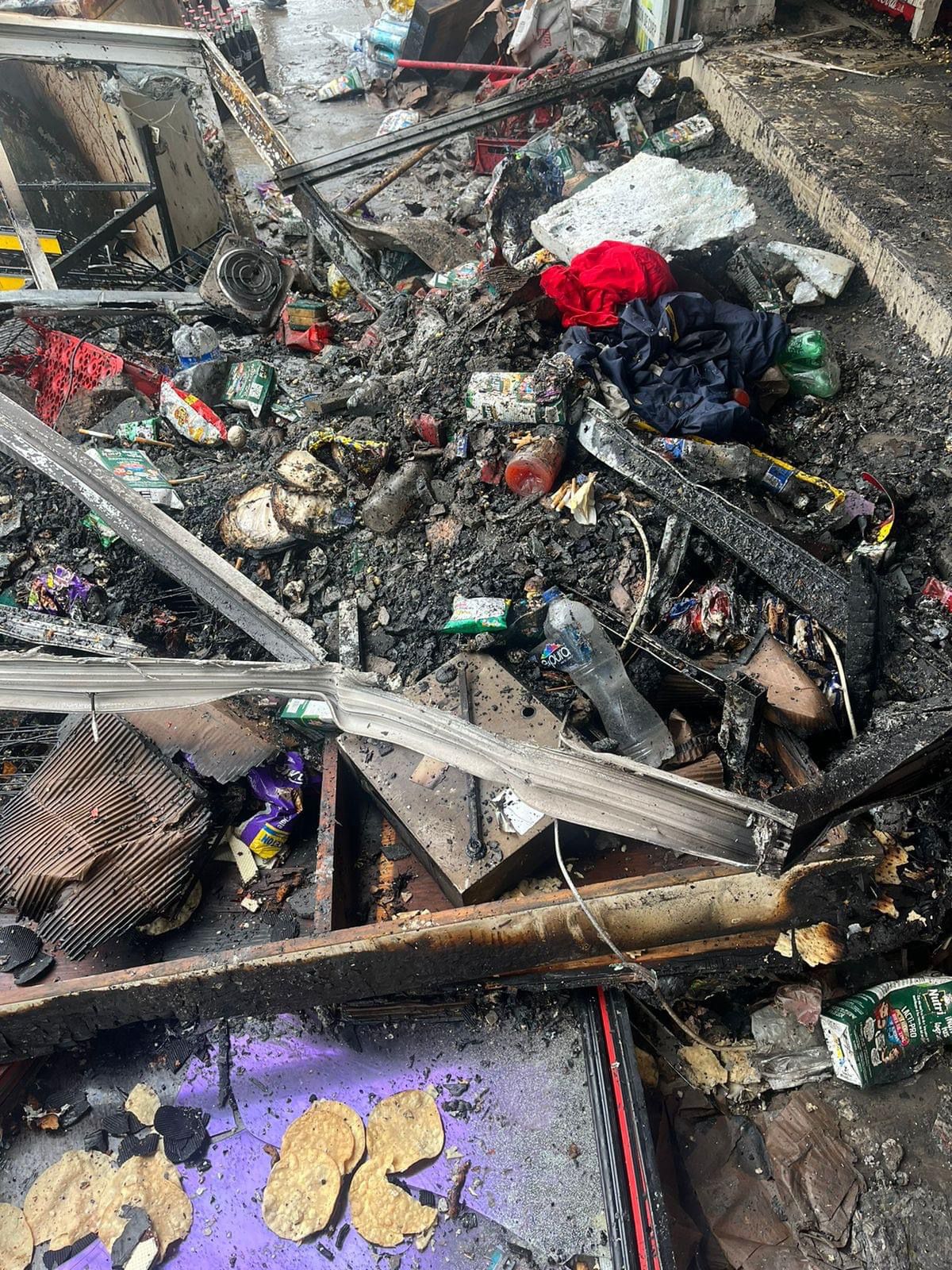 ¡Pérdida total! Fuego consume por completo una tienda en Guasave | Los ...