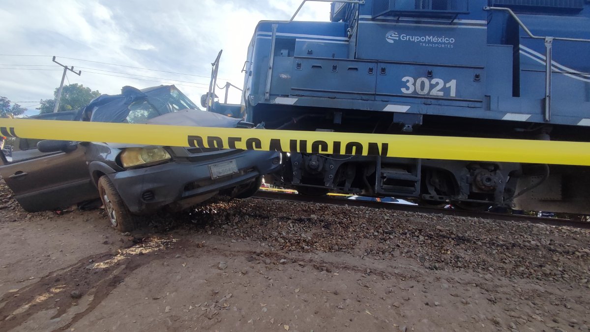 Trenazo en Cuatro Milpas El Fuerte deja una mujer sin vida y un menor ...