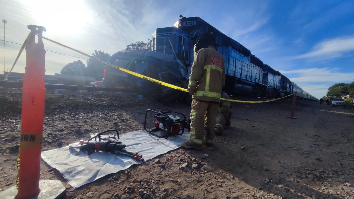 Trenazo en Cuatro Milpas El Fuerte deja una mujer sin vida y un menor ...