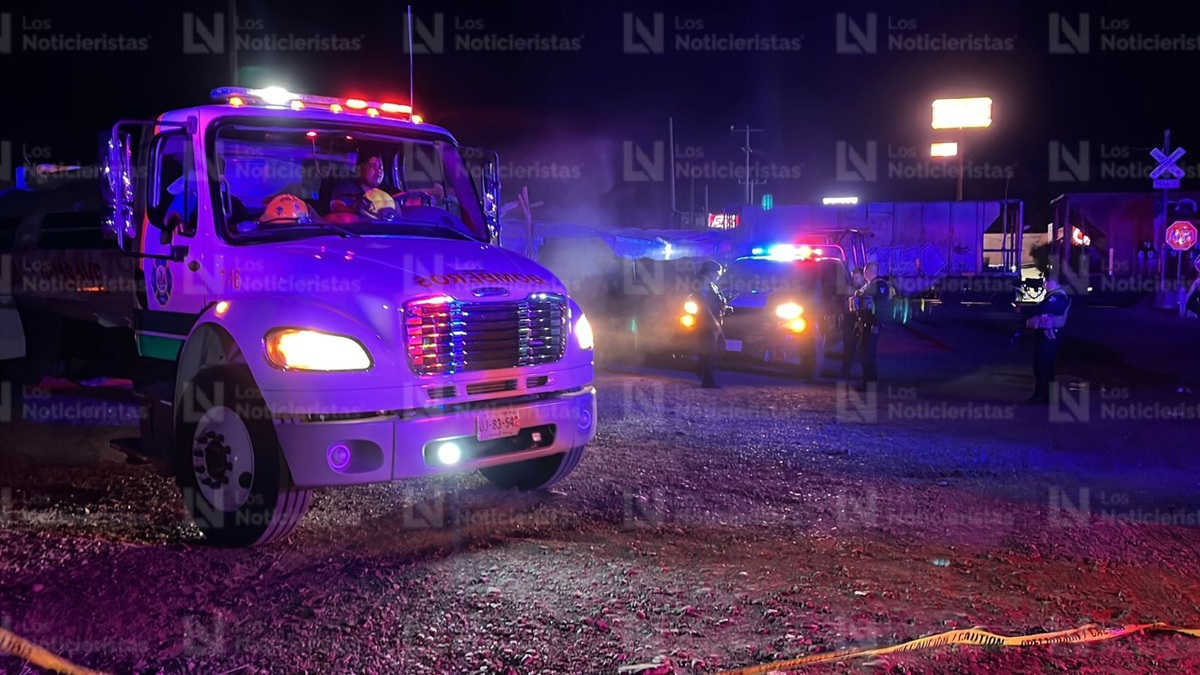 ¡Ambas unidades se incendiaron! Así fue el choque entre el tren y un tráiler que dejó un ...