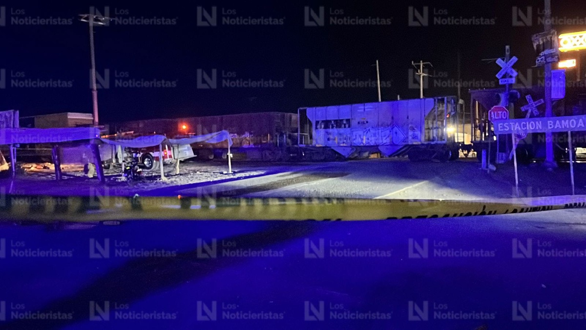 ¡Ambas unidades se incendiaron! Así fue el choque entre el tren y un tráiler que dejó un ...