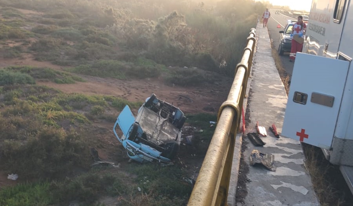Volcadura en el Estero de Juan José Ríos deja una persona lesionada ...