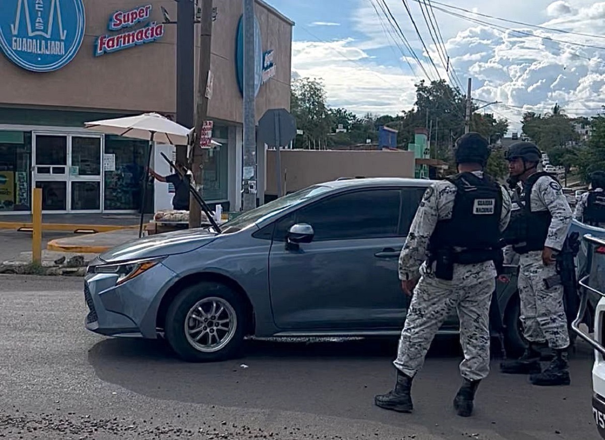 ¡Traía chalecos y ponchallantas! GN localiza auto abandonado tras ataque armado a dos casas en ...